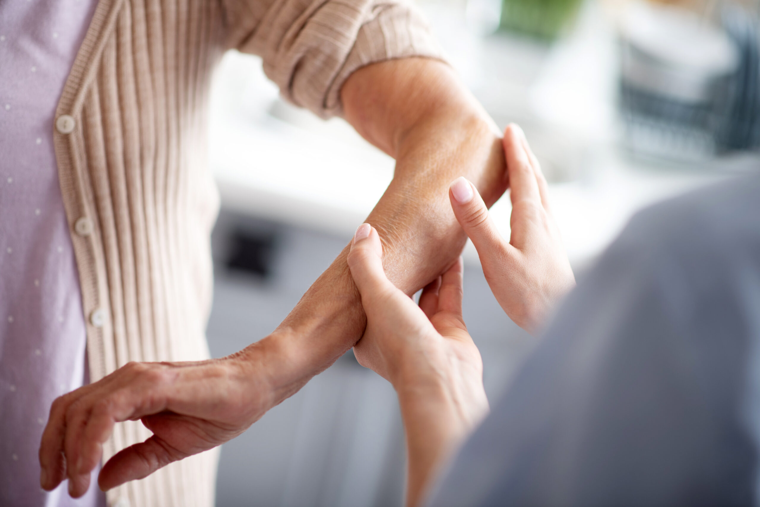 Say Goodbye to Arm Pain: How Chiropractic Care Can Help - Alter ...